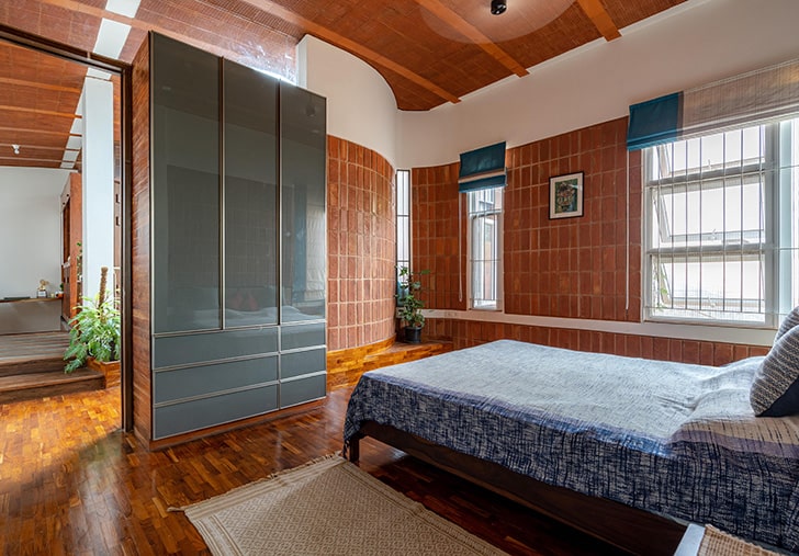 Natural light and materiality take centre-stage in this earthy ...