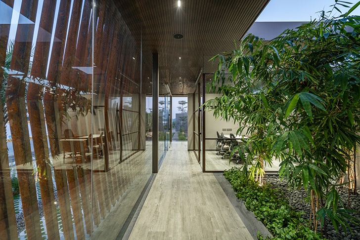 This linear site office embodies a bold identity » India Art N Design
